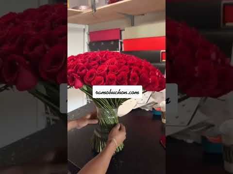 Making a big Ramo Buchon 100 roses for your emotional love π. Show that you'll always be there