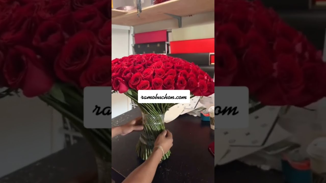 Making a big Ramo Buchon 100 roses for your emotional love 💕. Show that you'll always be there