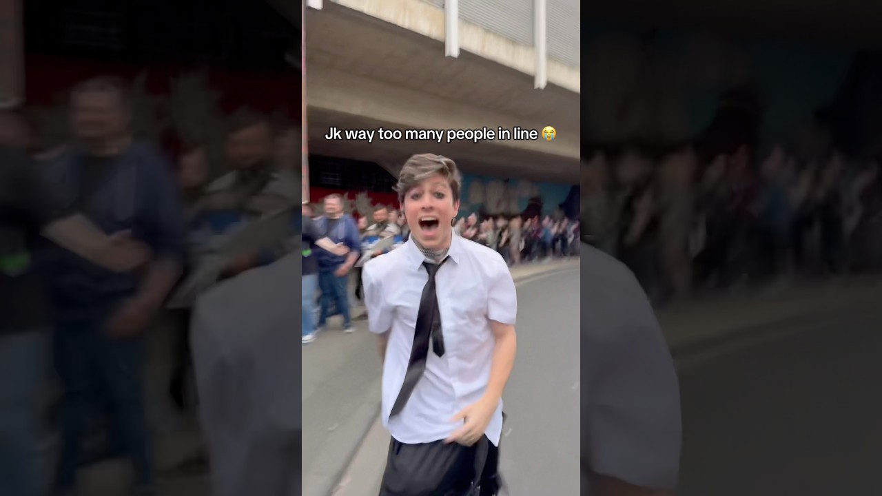 Tried to high five every fan in line and failed horribly 😭🔥 #emo #tx2 #rap #rapper #alternative