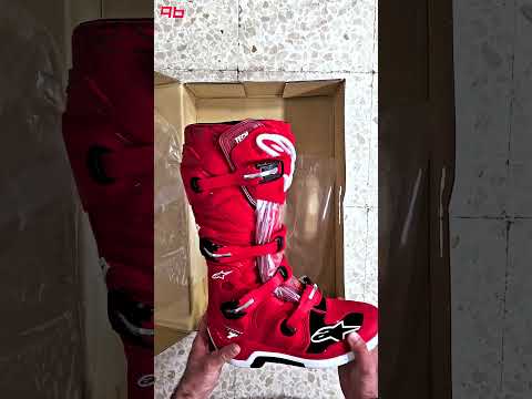 These boots are so 🔥 my legs feel protected🥰#honda #crf #crf450r #crf450rx #alpinestars #tech7 #red