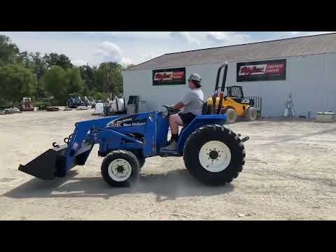 2006 NEW HOLLAND TC30 COMPACT TRACTOR WITH LOADER 155842