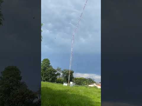 Derrubada da Torre da Bandeirantes AM 1170Khz Campinas-SP. Migrou pra FM.