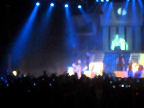BAD QUALITY . Me on stage w/ Mindless Behavior