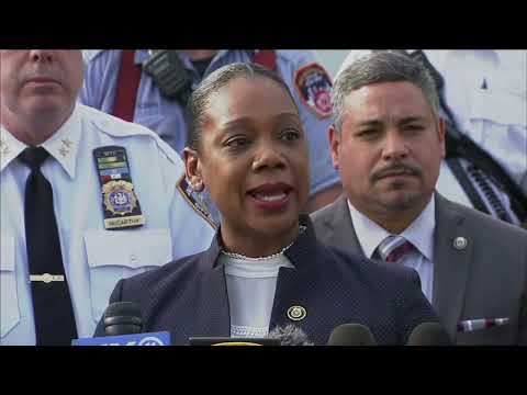 2 dead, including child, after boat capsizes in Hudson River