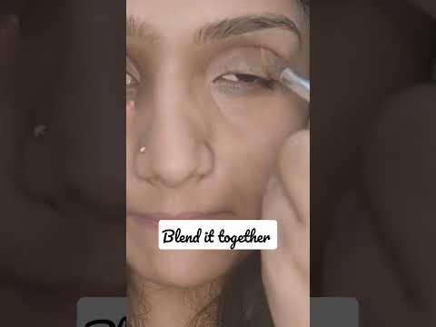 Celebrities hack to avoid cakey undereyes. #shortsindia #ytshorts #hack #makeup #tips #makeuptips