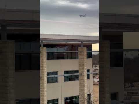 Perks of working at DFW Airport HQ? Planespotting right from your desk 🛬 #dfwairport #avgeeks