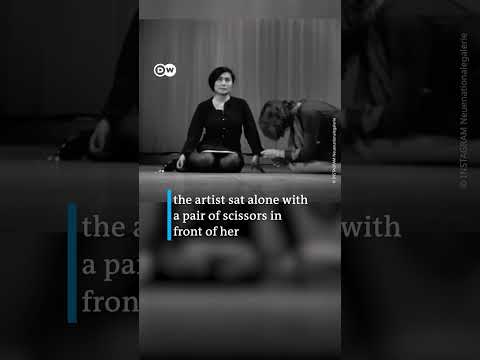 Yoko Ono's 1964 performance art piece "Cut Piece" recreated at Berlin Art Week #shorts #yokoono