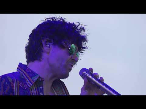 Yacht Rock Revue - "It Keeps You Running" LIVE