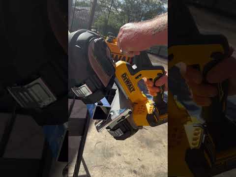 First look👀 Dewalt DCS378 Brushless Bandsaw #welovetools #teamsydneytools #dewalt