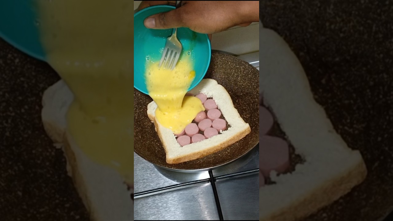 Easy Bread Pizza with Egg!