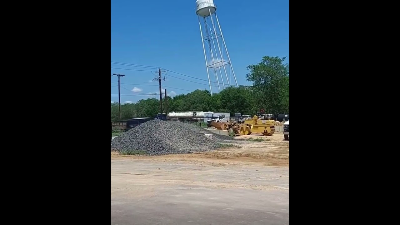 Oso Construction Shares Video of La Vernia Texas Water Tower Demolition for Replacement.  #lavernia