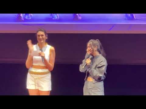 [케데헌] 미국 극장 싱어롱 상영장에 등장한 EJAE(김은재) - DVDPrime