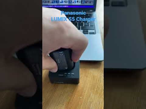 Does your camera charger do this? the charger shows how much power you have left(approx). #lumix