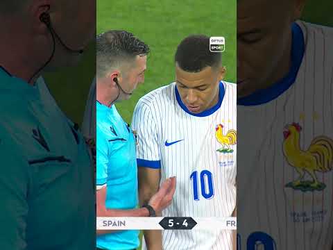Kylian Mbappe really grabbed the referee's wrist to look at how much time was left on his watch ππ€£