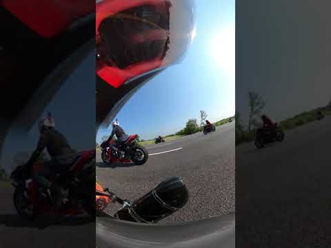 2022 Suzuki GSX-R1000R (slip-on only) vs 2021 Honda CBR1000RR-R (slip-on only)