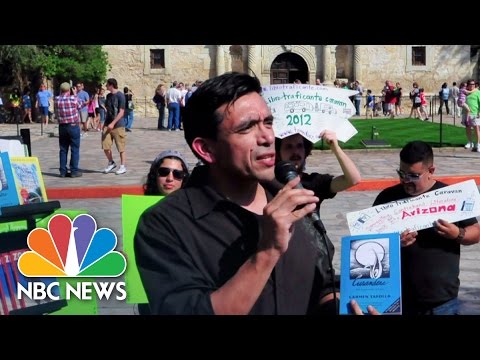 'Nuestra Palabra' Celebrates 18 Years Showcasing Latino Literature | NBC News