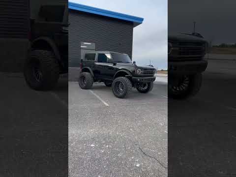 Which Ford Bronco Is Better? #customoffsets #shorts #liftedtrucks