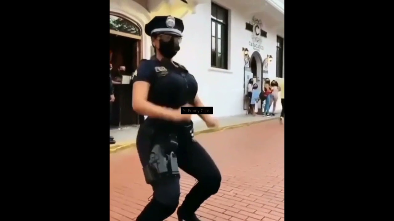 Thick Cop Shaking Her Hips👮‍♀️😍👮‍♀️ #shorts #thicc #cops