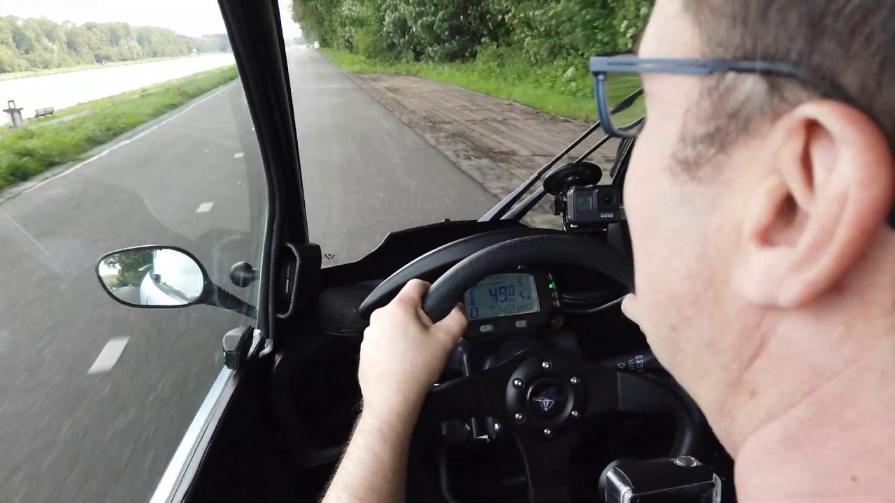 Carver Earth: Elektro-Kabinenroller neigt sich in den Kurven - MOAM