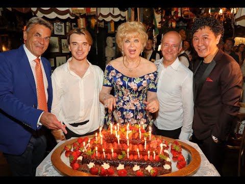 Birgit Sarata feiert Geburtstag im Marchfelderhof