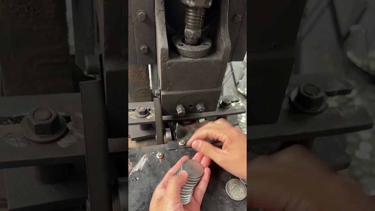 The printing process of silver coin patterns- Good tools and machinery make work easy