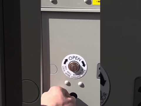 How To Use Parcel Locker Doors on a Cluster Mailbox (key stays in the lock after you open it!)