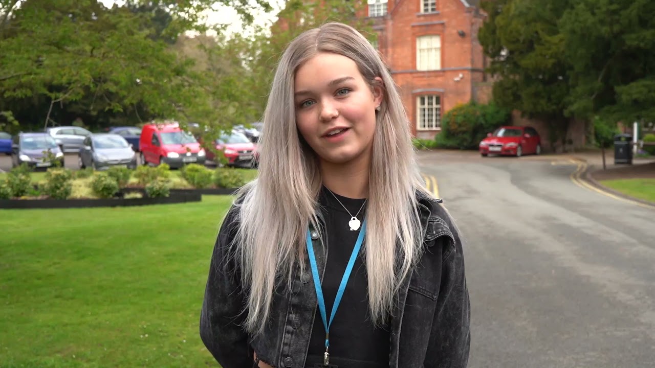 Veterinary Nursing students discuss their course and apprenticeship / Part 1