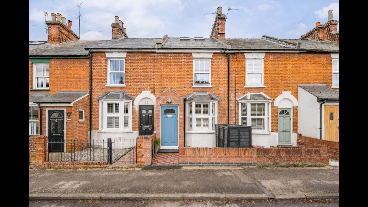 Hitchin: Stylish 3-Bed House, Walk to Town & Station, En Suite Master