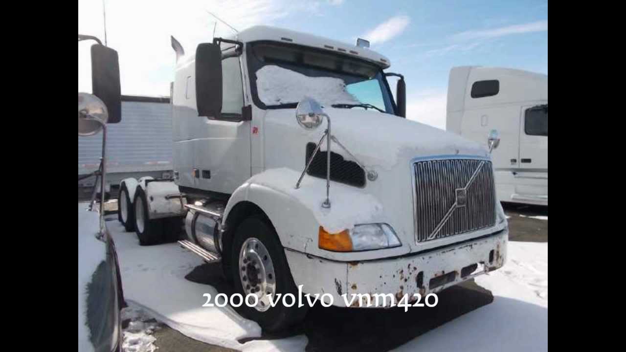 2000 Volvo VNM 420 flat top sleeper for sale. 42' flat top sleeper