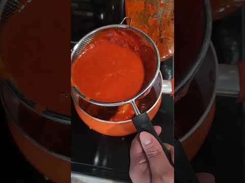 Pozole Rojo con Espinazo de Puerco