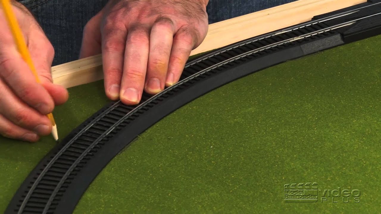 Family Train Layout: episode 3 - laying and wiring track