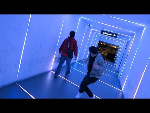 HOTLINE BLING MUSIC VIDEO IN PUBLIC!!