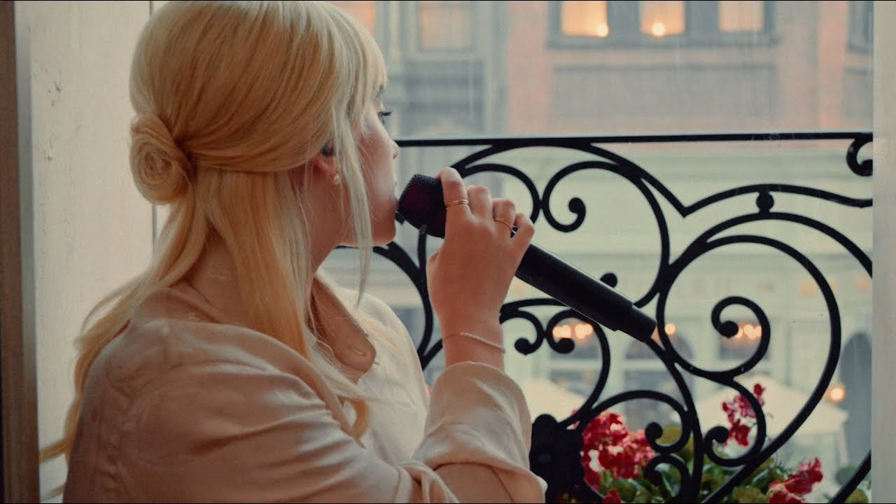 LIVE MUSIC PERFORMANCE - Sam Wrench / Director