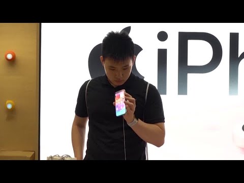 iPhones discounted in China as Apple's sales struggle again | REUTERS