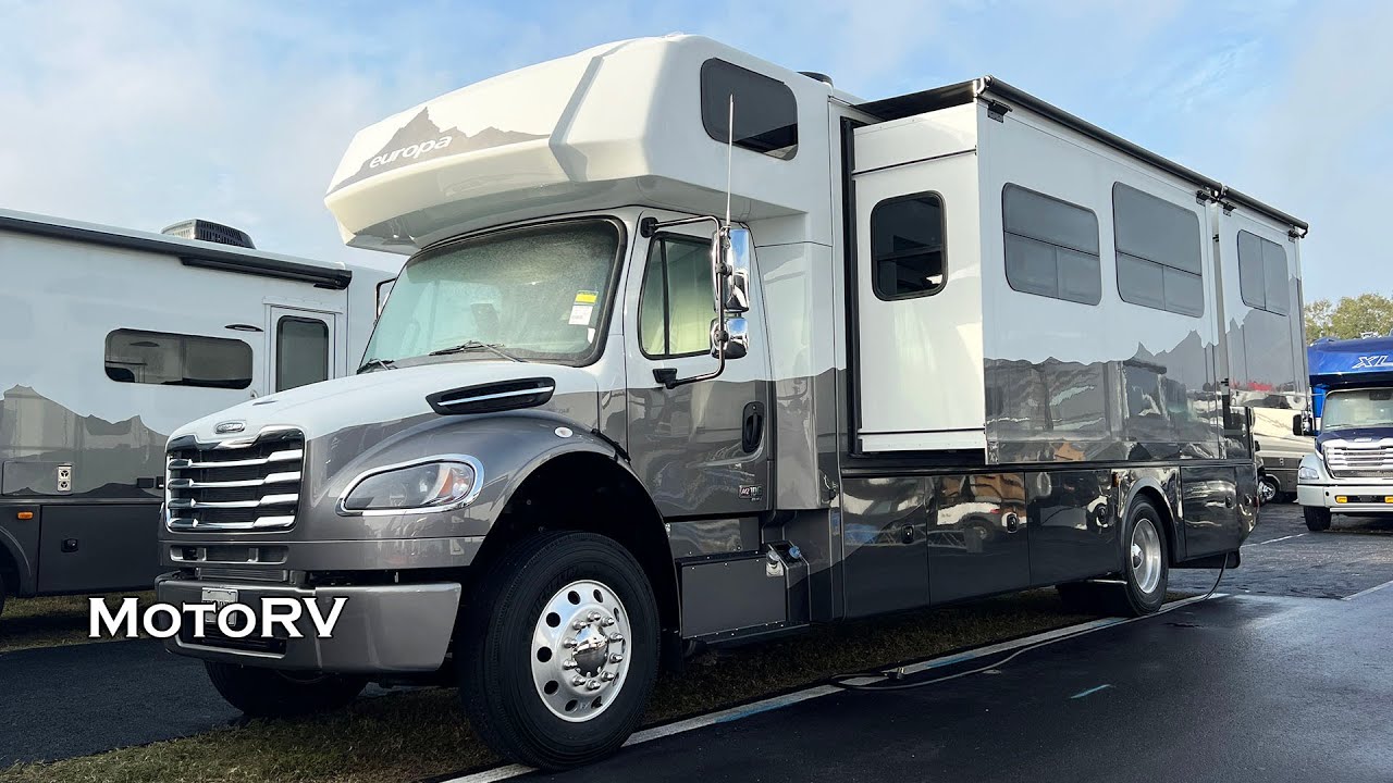 This Is the 2025 Dynamax Europa 31SS, the Shortest and Fanciest Super C ...