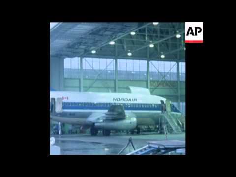 SYND 13-10-70 AIRLINER STANDING BY AT MONTREAL AIRPORT TO CARRY JAILED SEPARATISTS TO CUBA