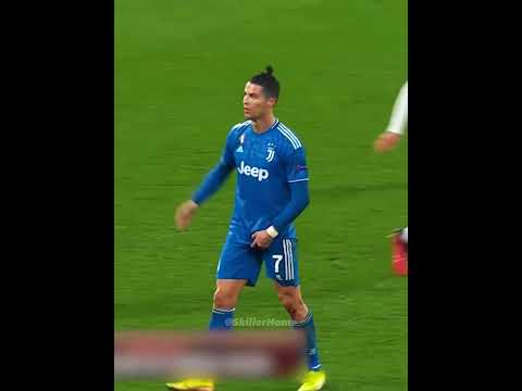 Ronaldo vs Pitch Invaders????