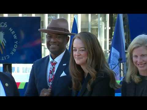 TCS NYC Marathon celebration kicks off with Blue Line painting