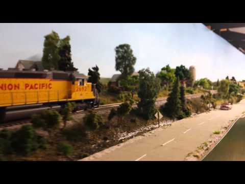 HO Athearn RTR Union Pacific SD40M-2's at PSMRC