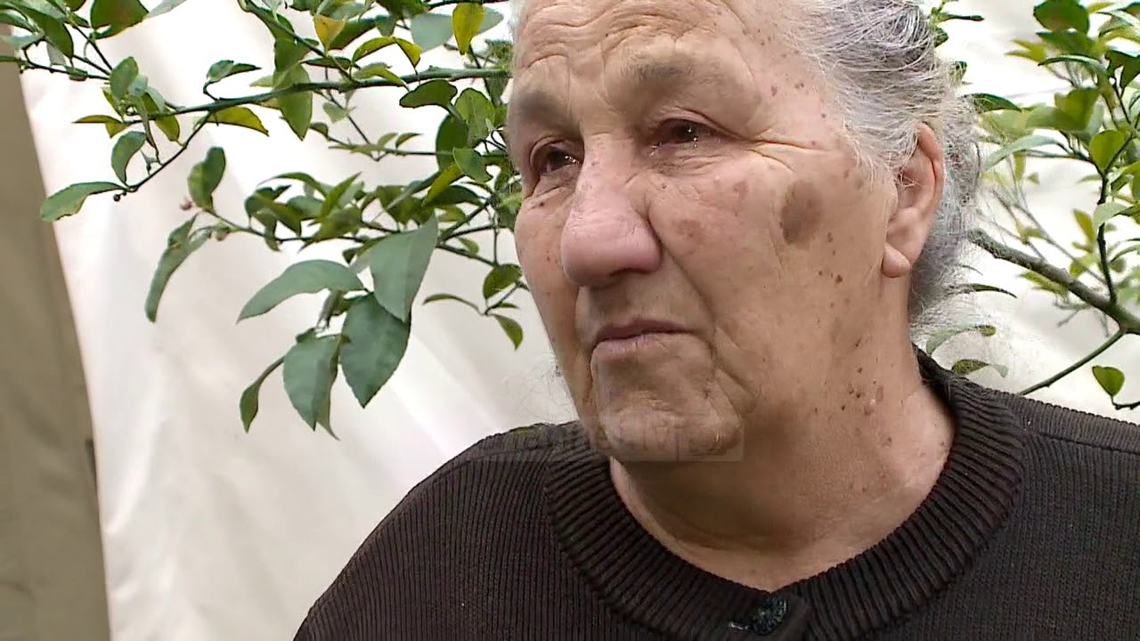 E moshuara humbi gjithçka/ Laç, tërmeti i shkatërroi shtëpinë dhe po ... E moshuara humbi gjithçka/ Laç, tërmeti i shkatërroi shtëpinë dhe po ...