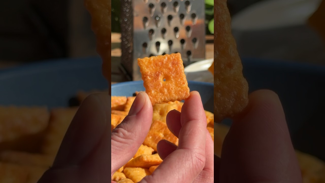 Homemade Cheez-Its (5 ingredients) #recipe #shorts #cheese #baking