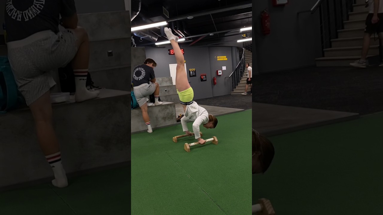 Unbelievable Strength🤯 Handstand Push Up and a Muscle Up From a Girl🥶       insta: calisthenicsmaria
