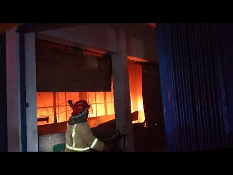 Toko Oli dan Ban di Madiun Terbakar