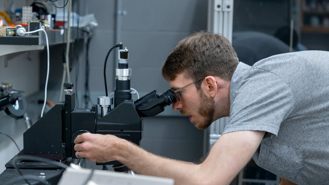 With a CMOS circuit onboard, these microbots can walk autonomously ...