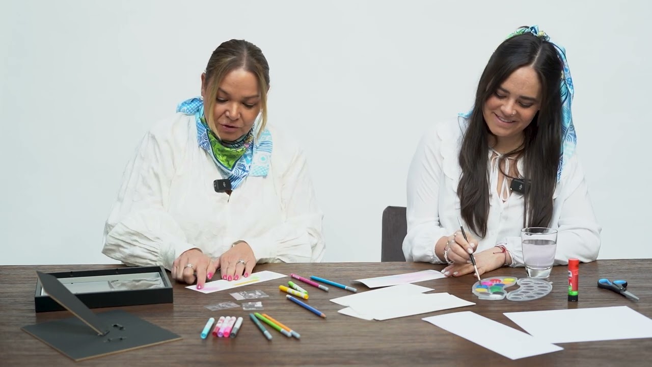 Manualidad para el Día de las Madres: Crea un regalo con mamá lleno de amor y creatividad.