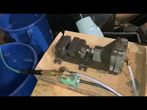 W. R. Brown Pneumatic Air vise 3" #502