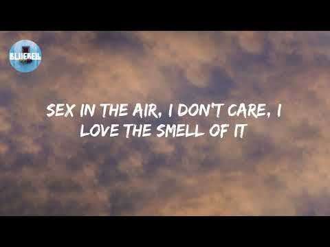 Rihanna - S&M (Lyric video)