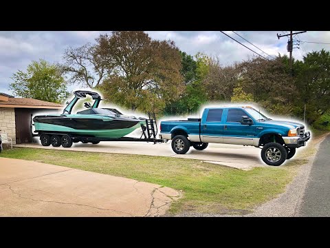DRIVING A WAKE BOAT! WAKEBOARDING - WAKESURFING - BOATING ETIQUETTE - HOW TO