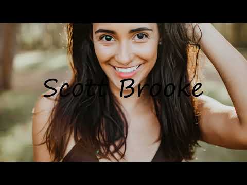 How to pronounce Scott Brooke in English?