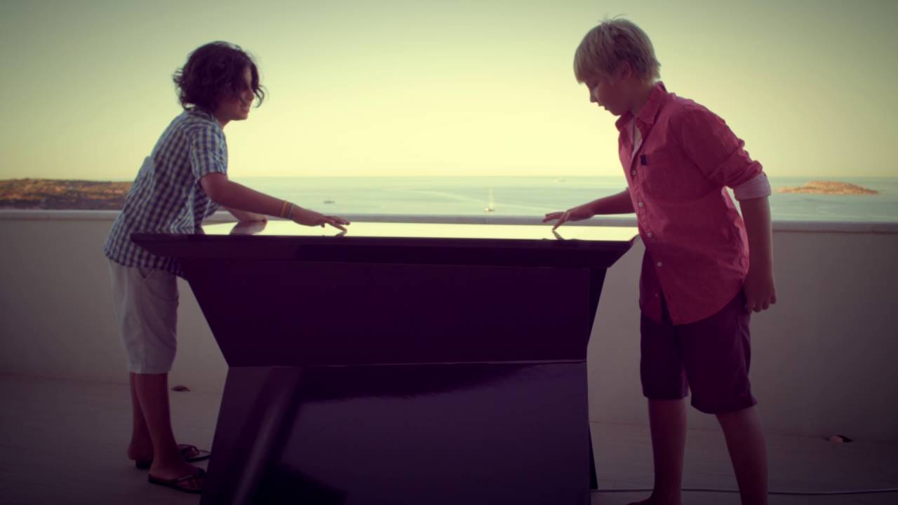 D-Table, Interactive Design Multitouch Table.